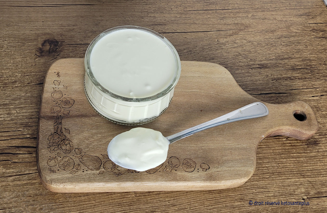 Comment faire de la crème sure maison. Recette simple ! - Keto Santé ...